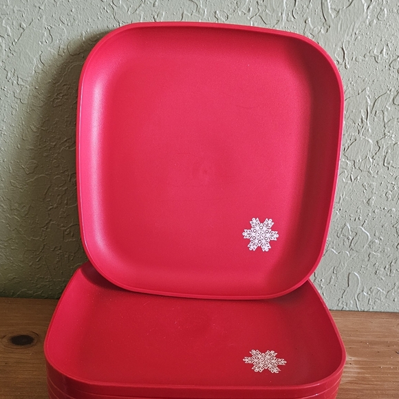 Tupperware | Dining | Tupperware Set If 6 Red Lunch Plates With ...